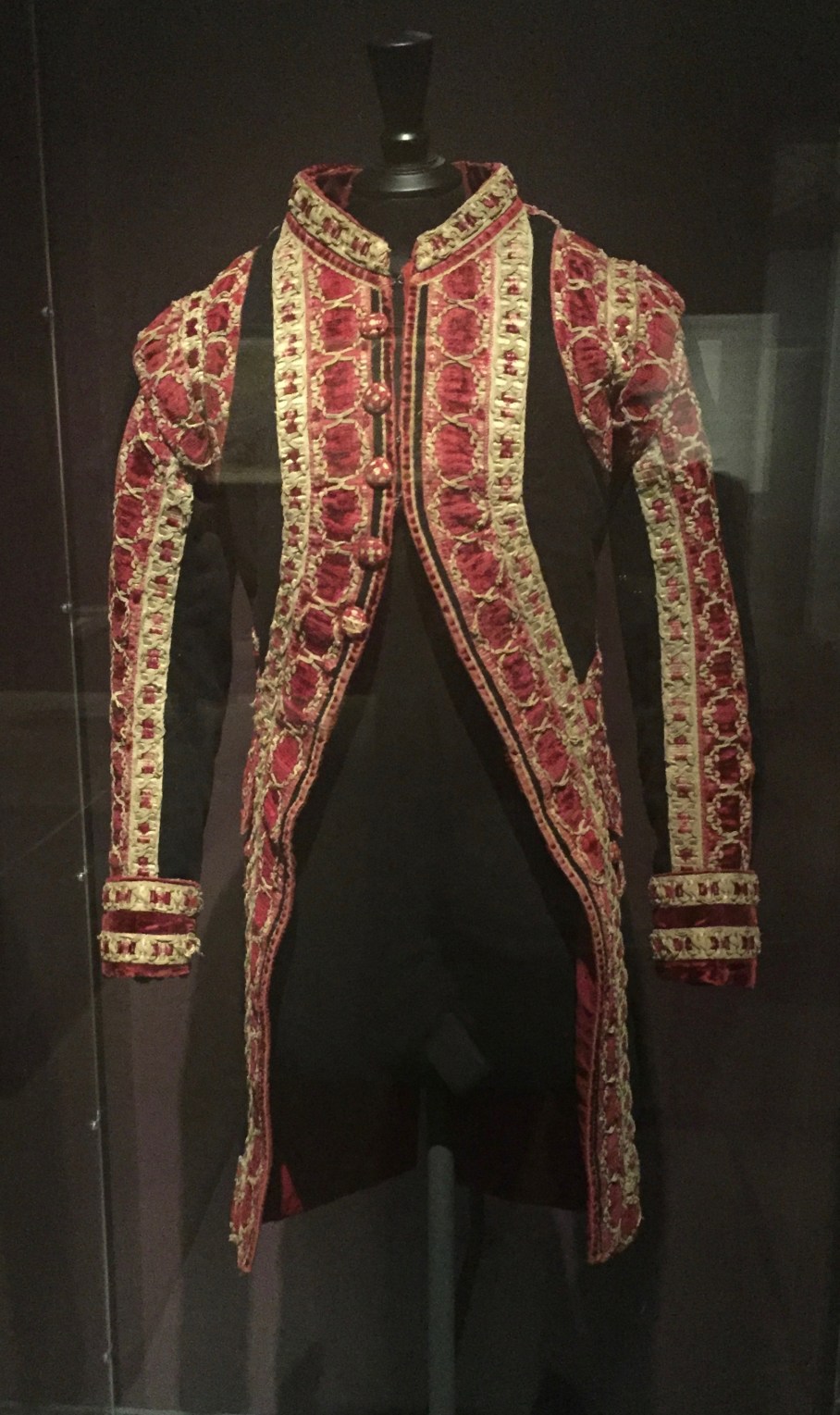 How To Dress When Visiting Versailles – An 18th Century Fashion Show ...